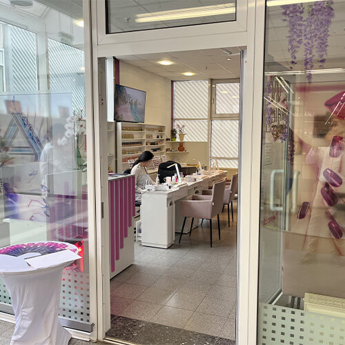 VN Nails & Lashes – Riesapark